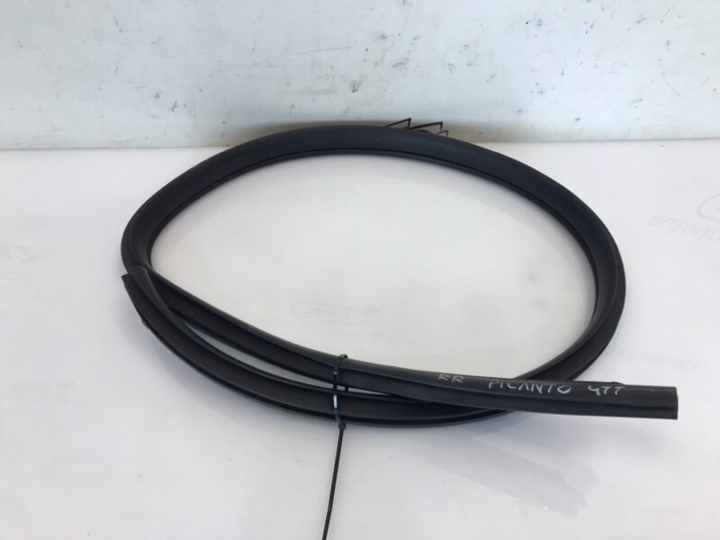 Б/У уплотнитель проема двери Kia Picanto 2012 TA G4LA Задн. Прав. 40274 Hyundai-KIA арт. 831201Y000