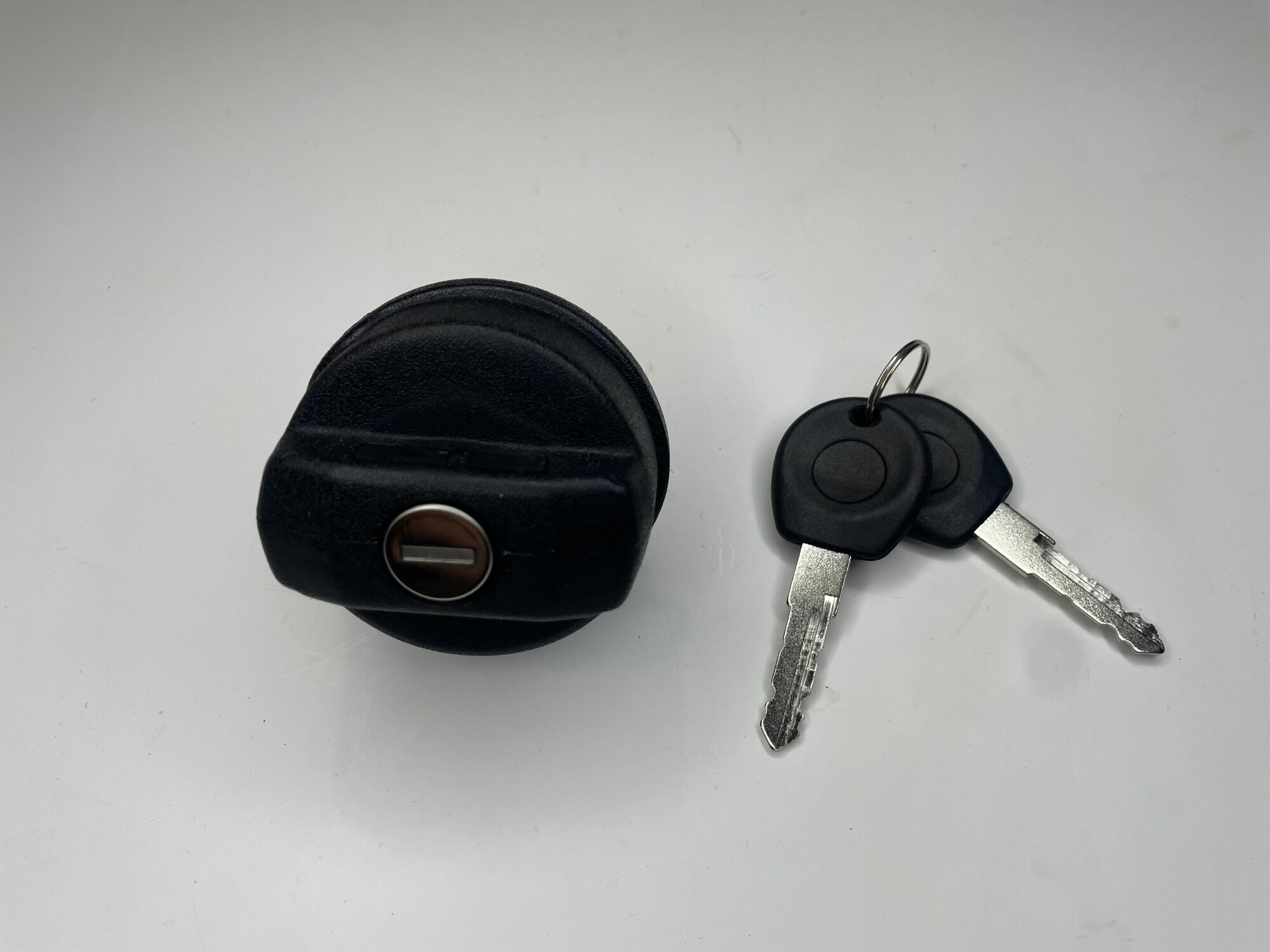 Крышка топливного бака Chery Amulet [1.5 16V 5MT лифтбэк] A111103110