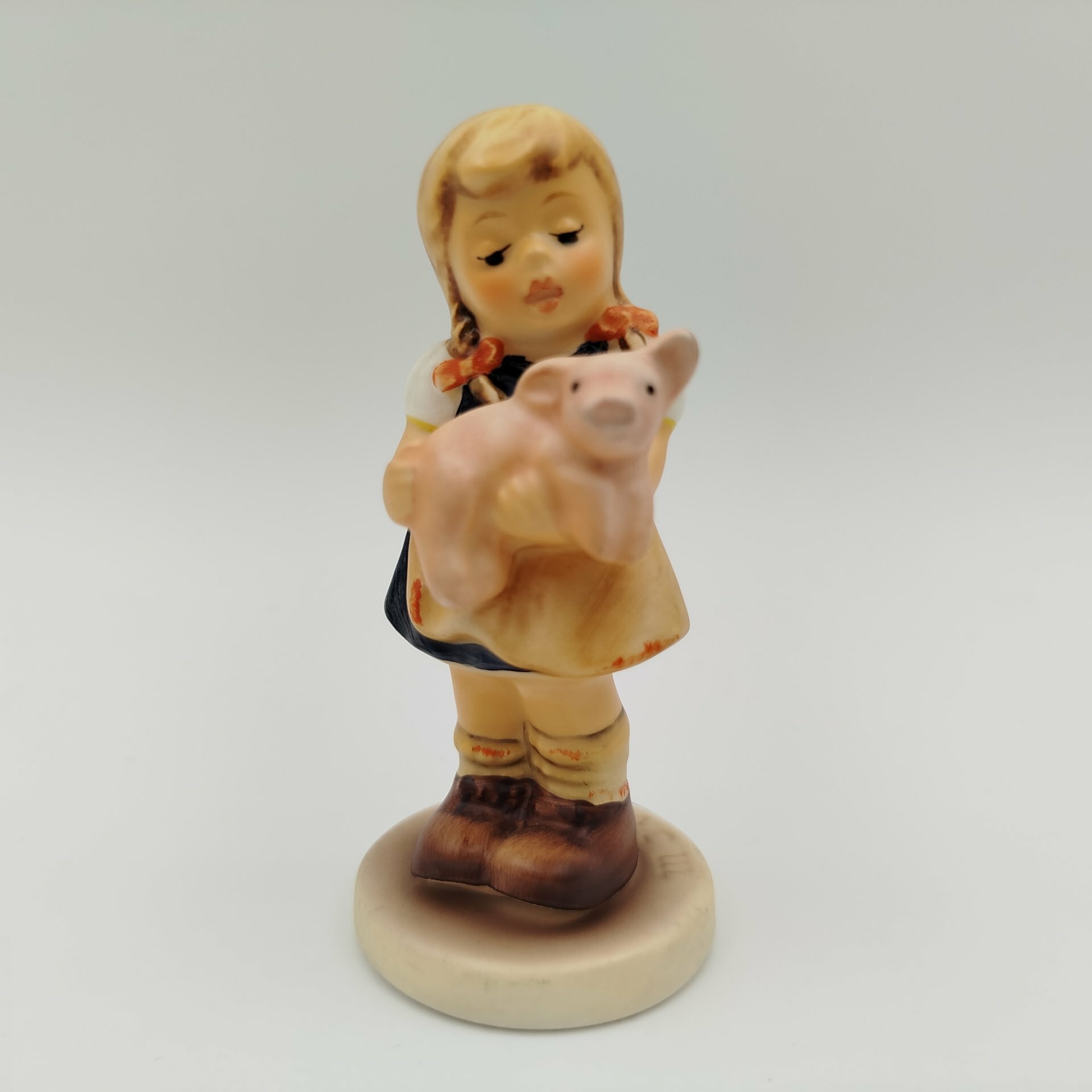 Статуэтка "Pigtails (косички)", M.I. Hummel Membership, фарфор, роспись, Goebel, Германия, 1999-2000 гг.