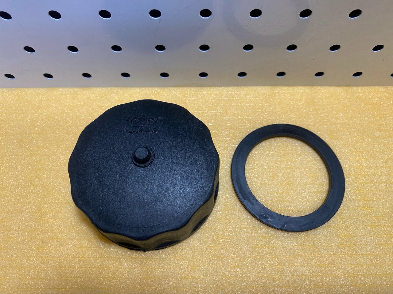 Крышка маслозаливной горловины для скания (SCANIA P R G-series)