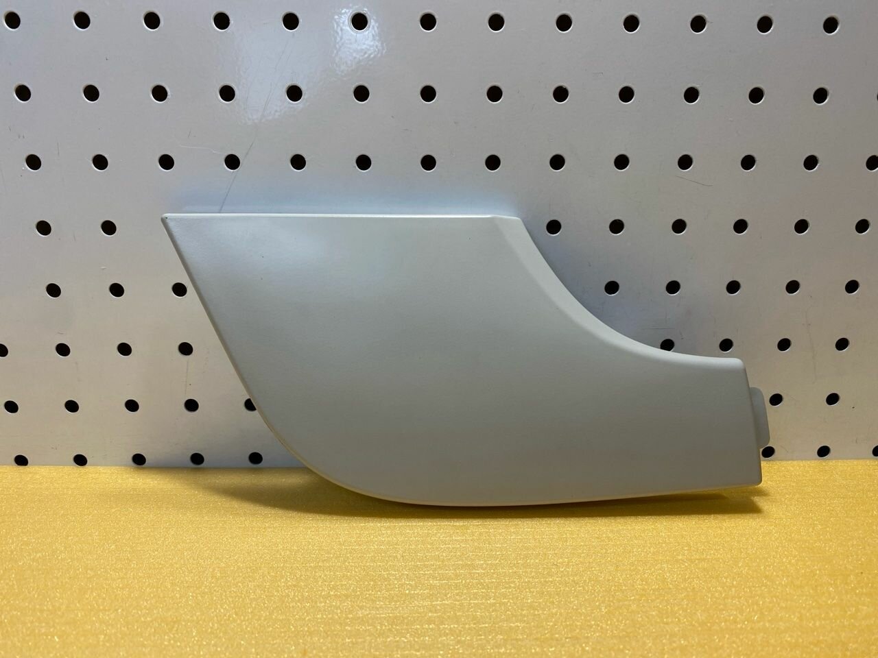 Крышка бампера с правой стороны для грузовиков МАН ТГХ TГ3 (MAN TGX TG3 )