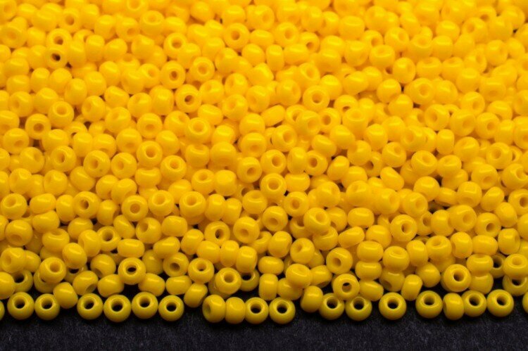 Бисер чешский PRECIOSA Граненый Шарлотта 11/0 83110 желтый непрозрачный, около 10 грамм