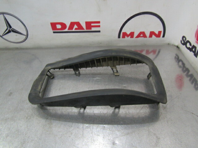 Резинка правой фары головного света MAN TGA