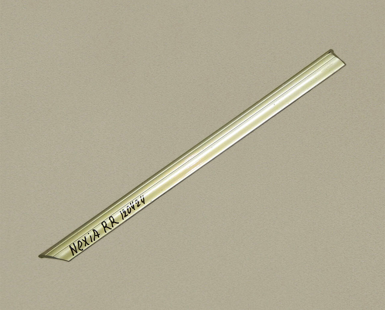 Молдинг двери зад. правой Nexia N100