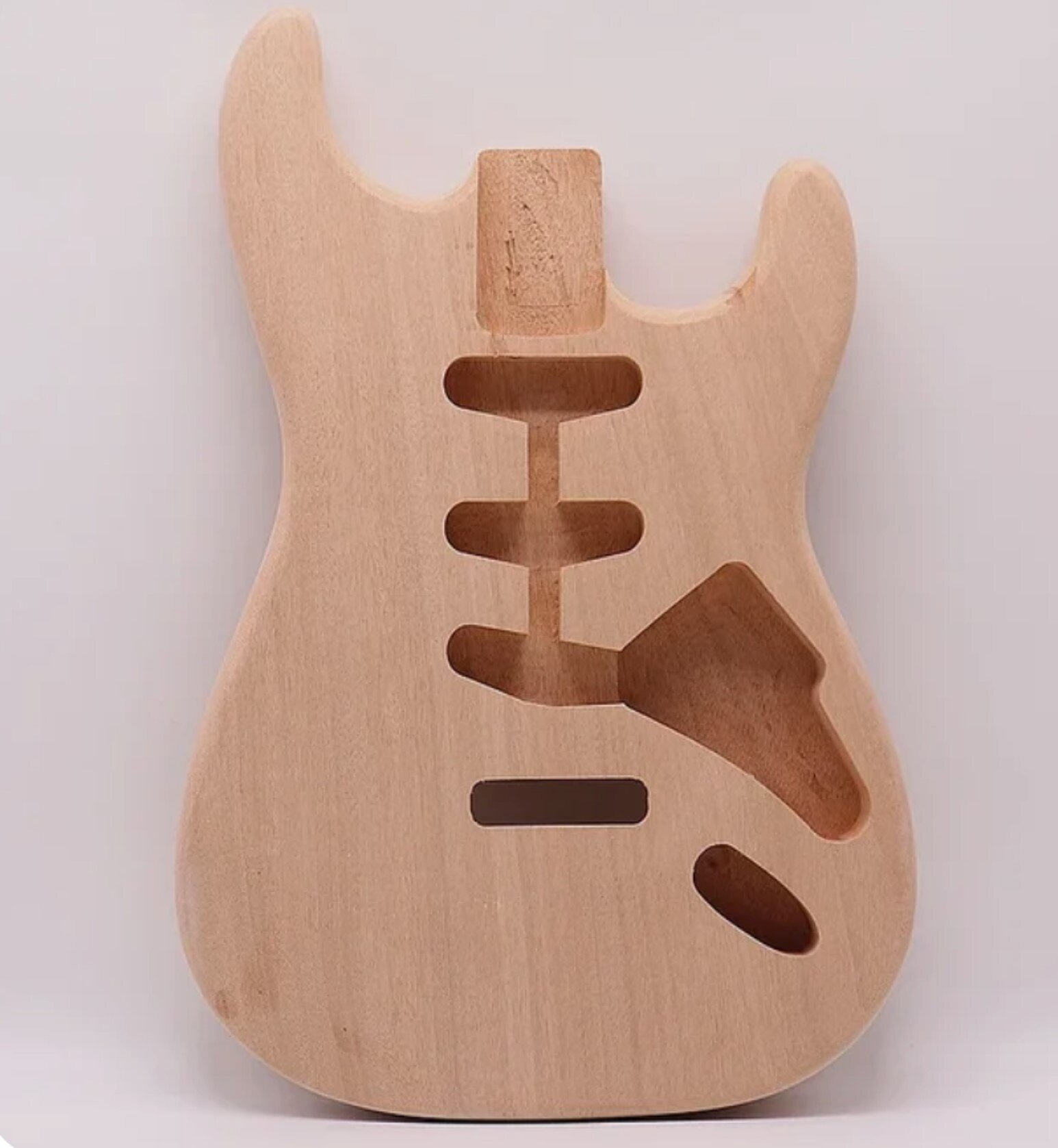 Корпус электрогитары, красное дерево, Bestwood Strat SSS Body ST-12