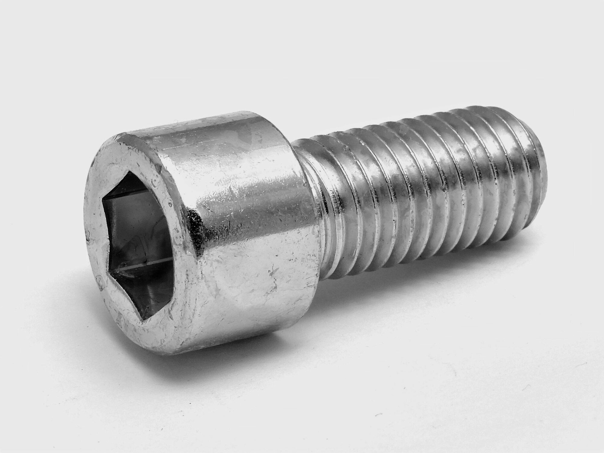 Винт цилиндр. с внутренним шест. М14 х30 DIN 912, B42 / 4 шт / соберизавод