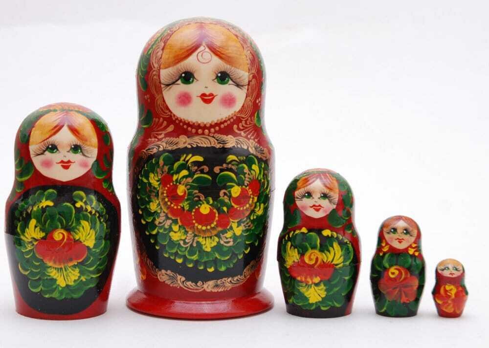 Матрешка традиционная авторская с красными ягодами 5 мест