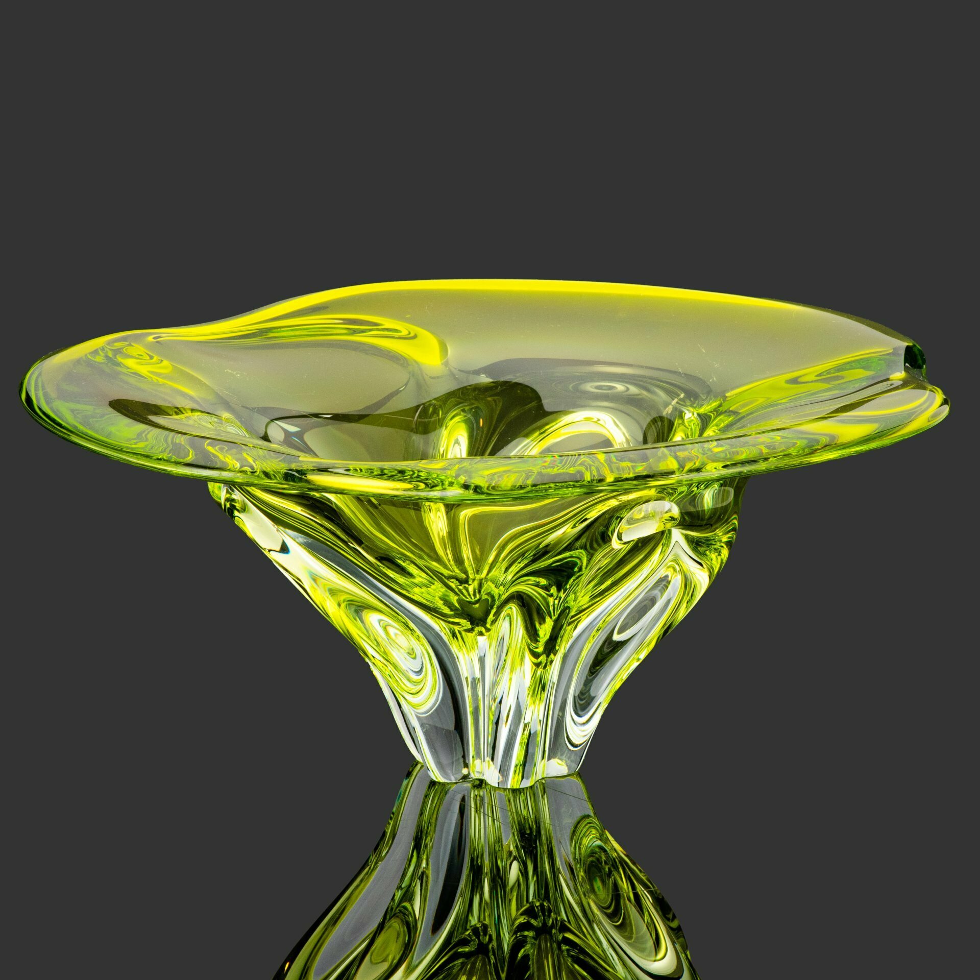 Фруктовница крупная, фантазийной формы, стекло, гутная техника, Европа, 1970-1980 гг.