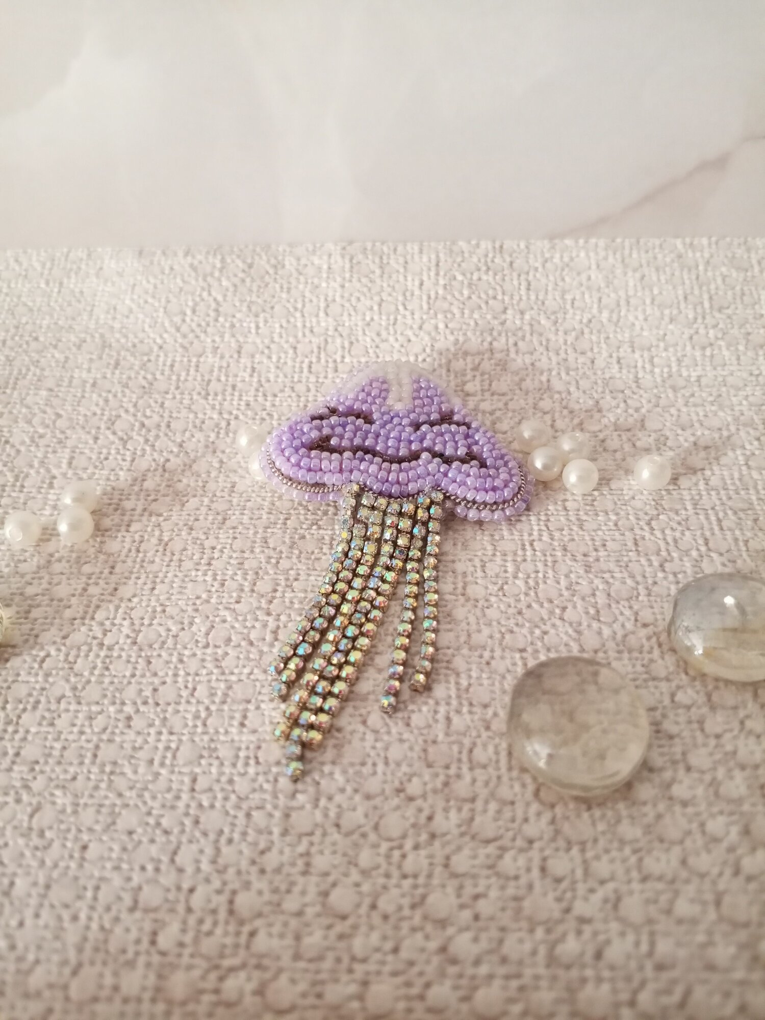 Брошь, бисер