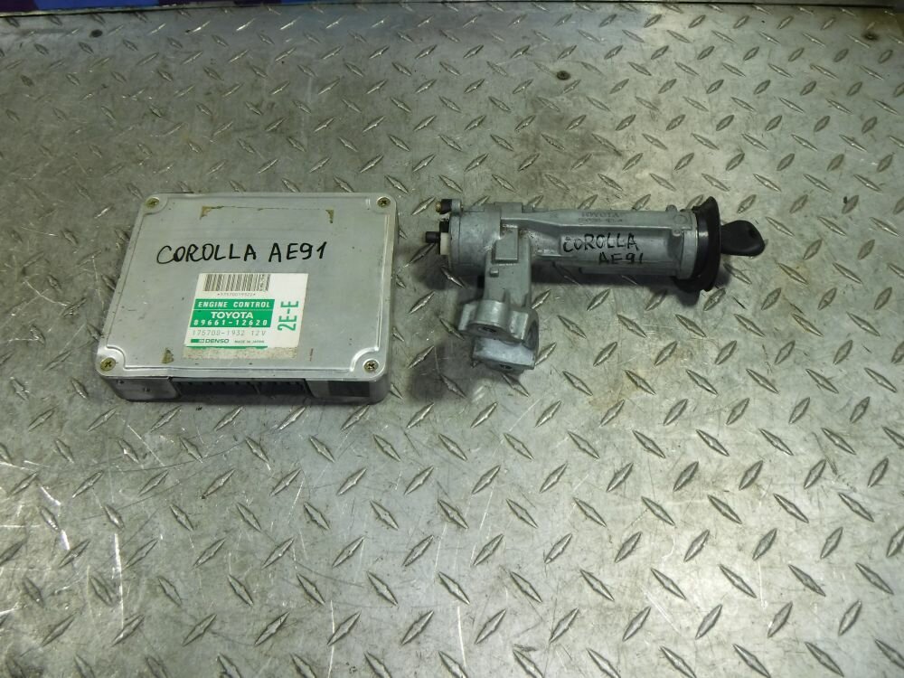 Блок управления двигателем Toyota Corolla VI 8966112620