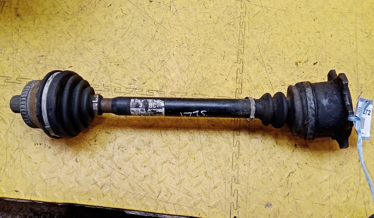 Полуось передняя (привод) Passat (B5) Volkswagen 8D0407271BC