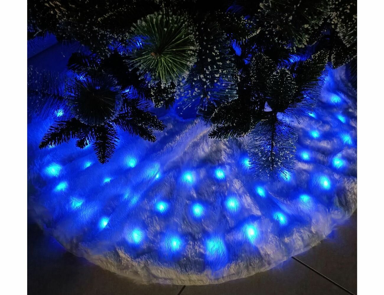 Светящаяся юбка для елки таинственные огоньки, синие LED-огни, 120 см, USB, Due Esse Christmas XNA23029101