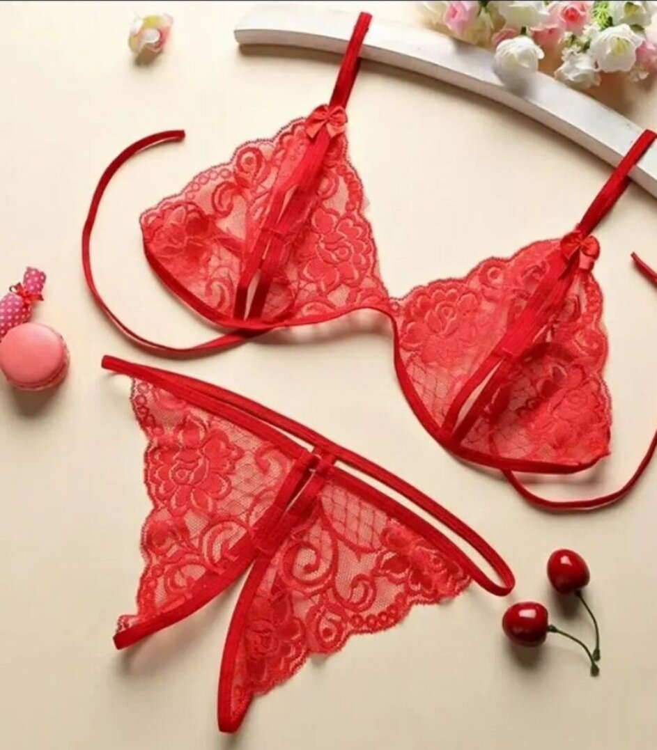 Комплект эротического белья с доступом