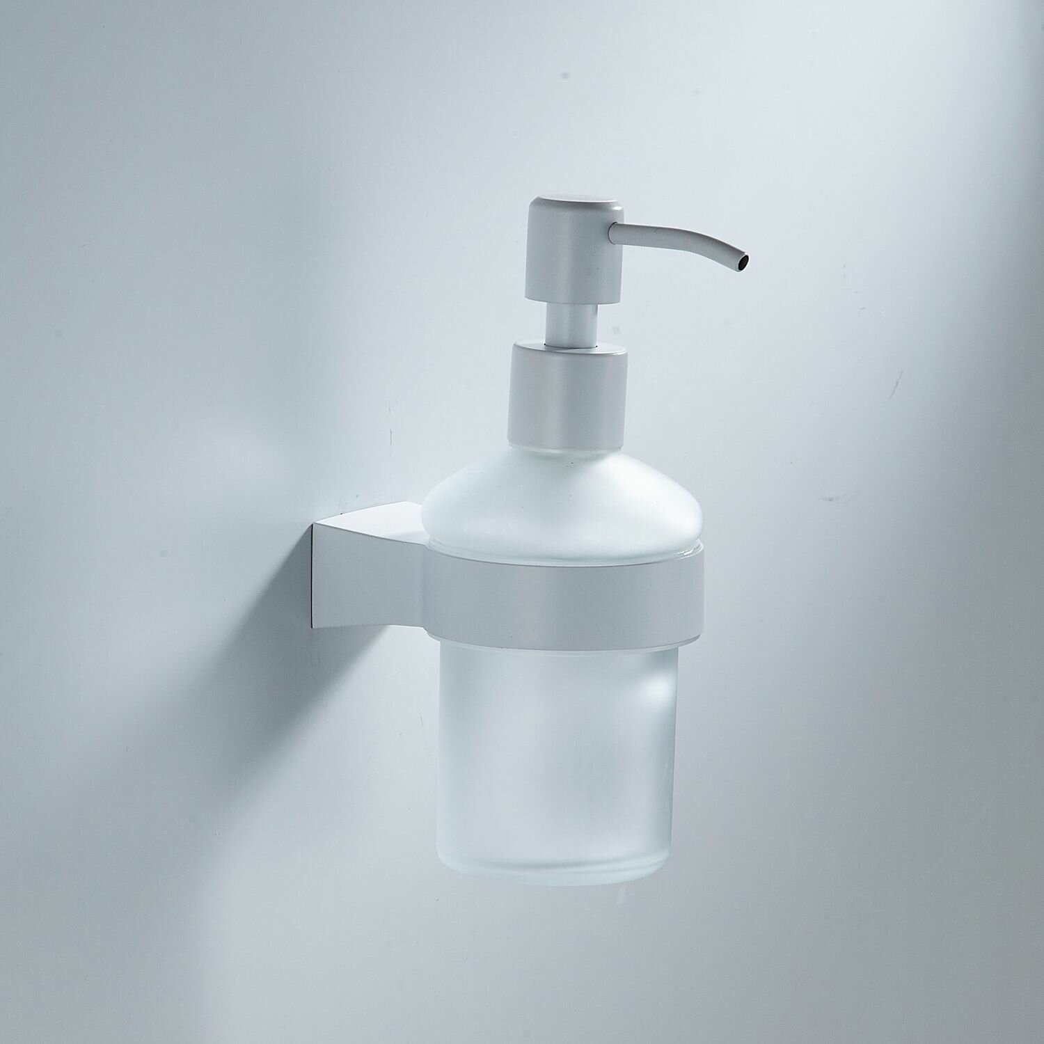 Дозатор для жидкого мыла механический BELZ
