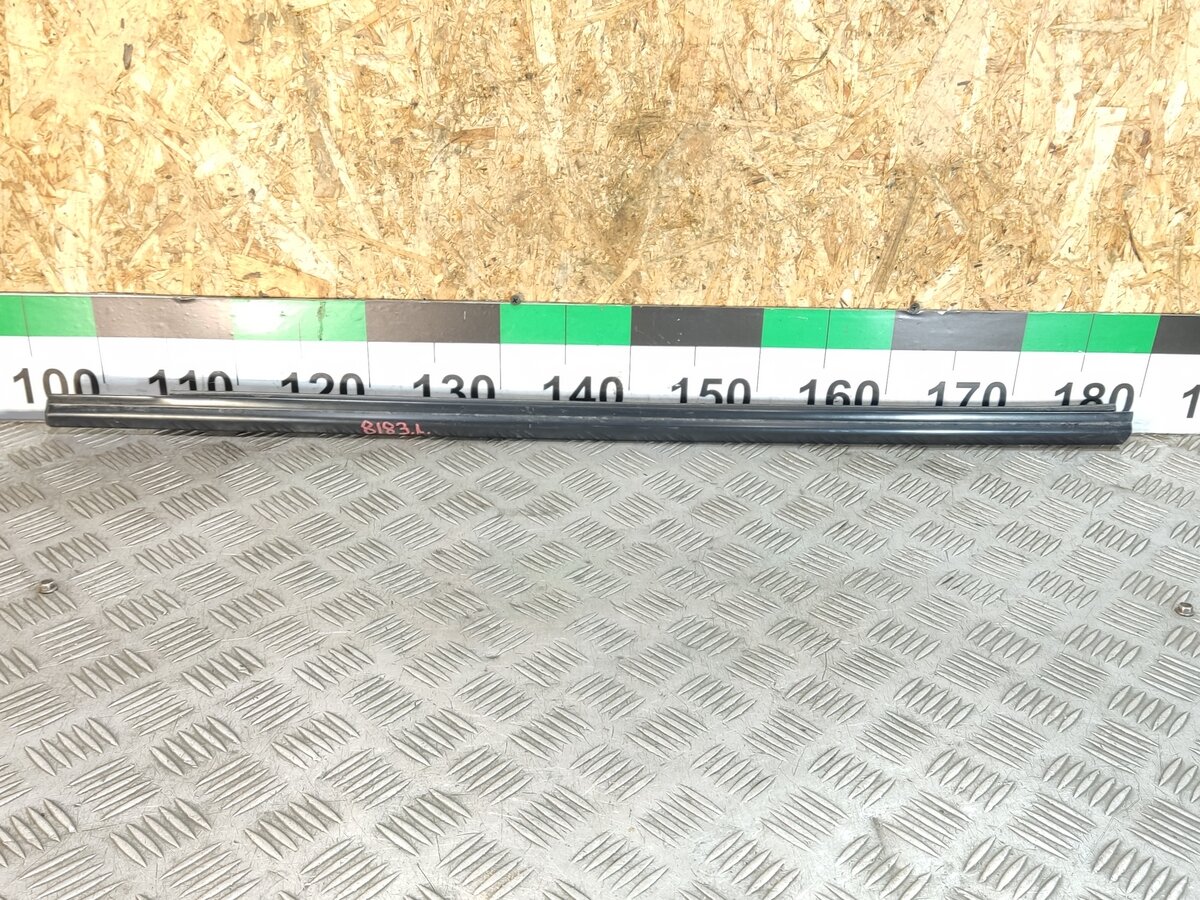 Молдинг стекла двери левой задней GAZ Volga Siber 04805325AC