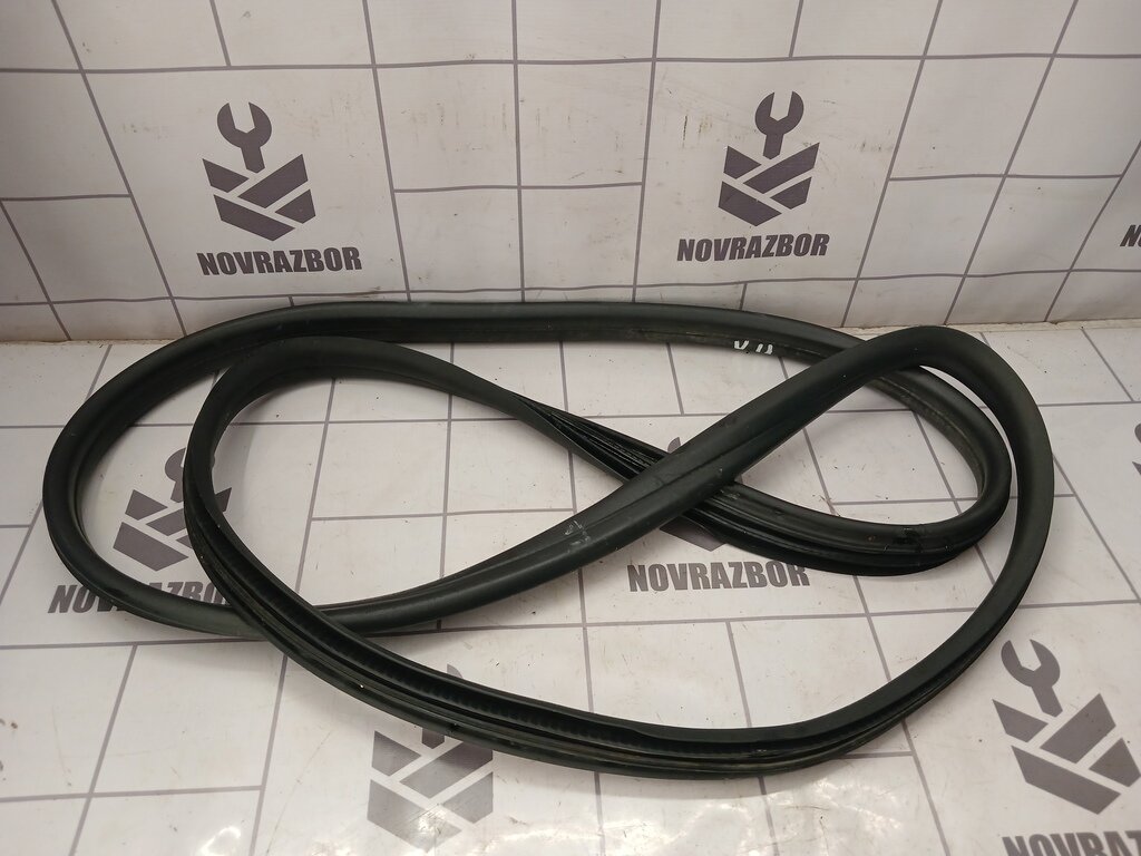 Уплотнитель двери Skoda Fabia 2007-2015