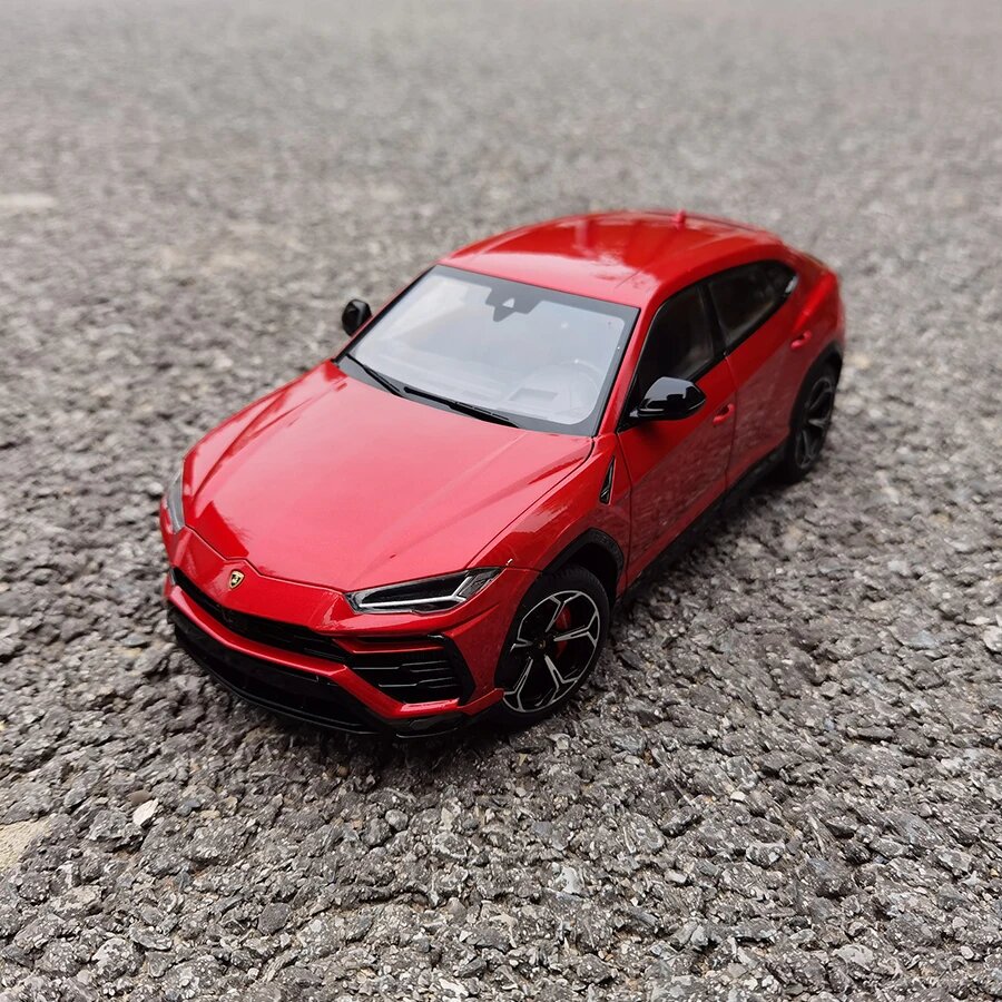 AUTOart 1/18 Lamborghini Urus Red