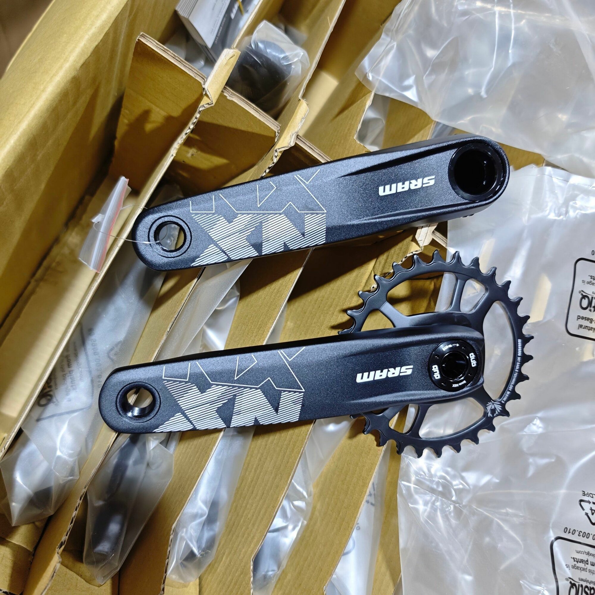 Шатуны SRAM NX EAGLE B148 DUB, 11/12ск, звезда 30T, 170мм, AL EAGLE, DUB, чёрные, без каретки