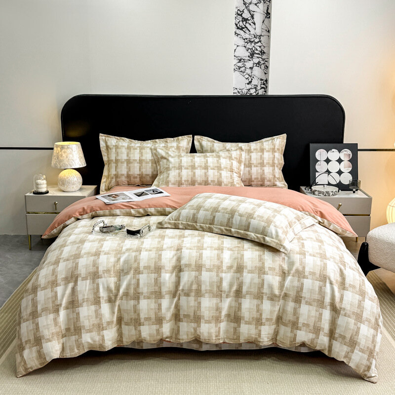 Осенне-зимний четырехпредметный комплект простого утепленного постельного белья из полиэстера и хлопка с принтованными простынями и пододеяльником от Nantong Home Textiles.