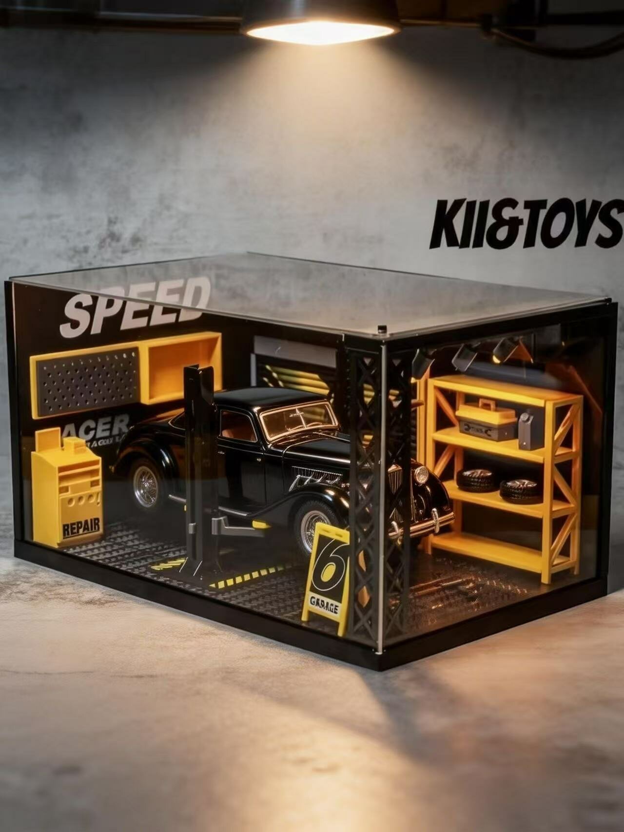 Детальная модель гаража с подсветкой 1:24 — коллекционная витрина для машинок с оборудованием и стойкой подъёмной