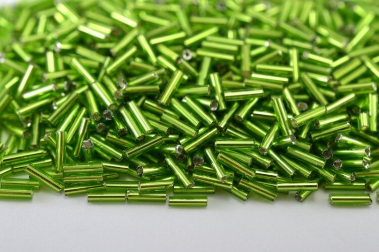 Стеклярус Гонконг 7мм цвет 142 салатовый, серебряная линия внутри, около 95г