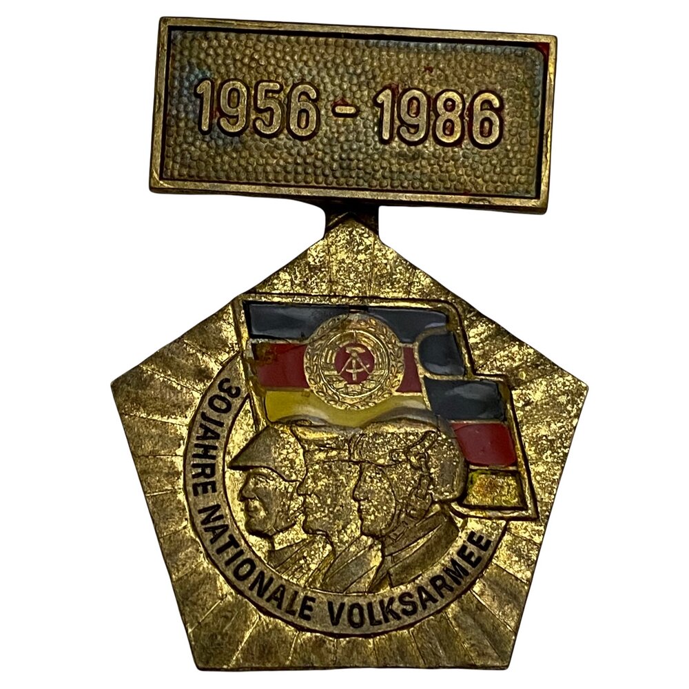 Знак "30 jahre nationale volksarmee 1956-1986" (30 лет национальной народной армии) ГДР 1986 г.