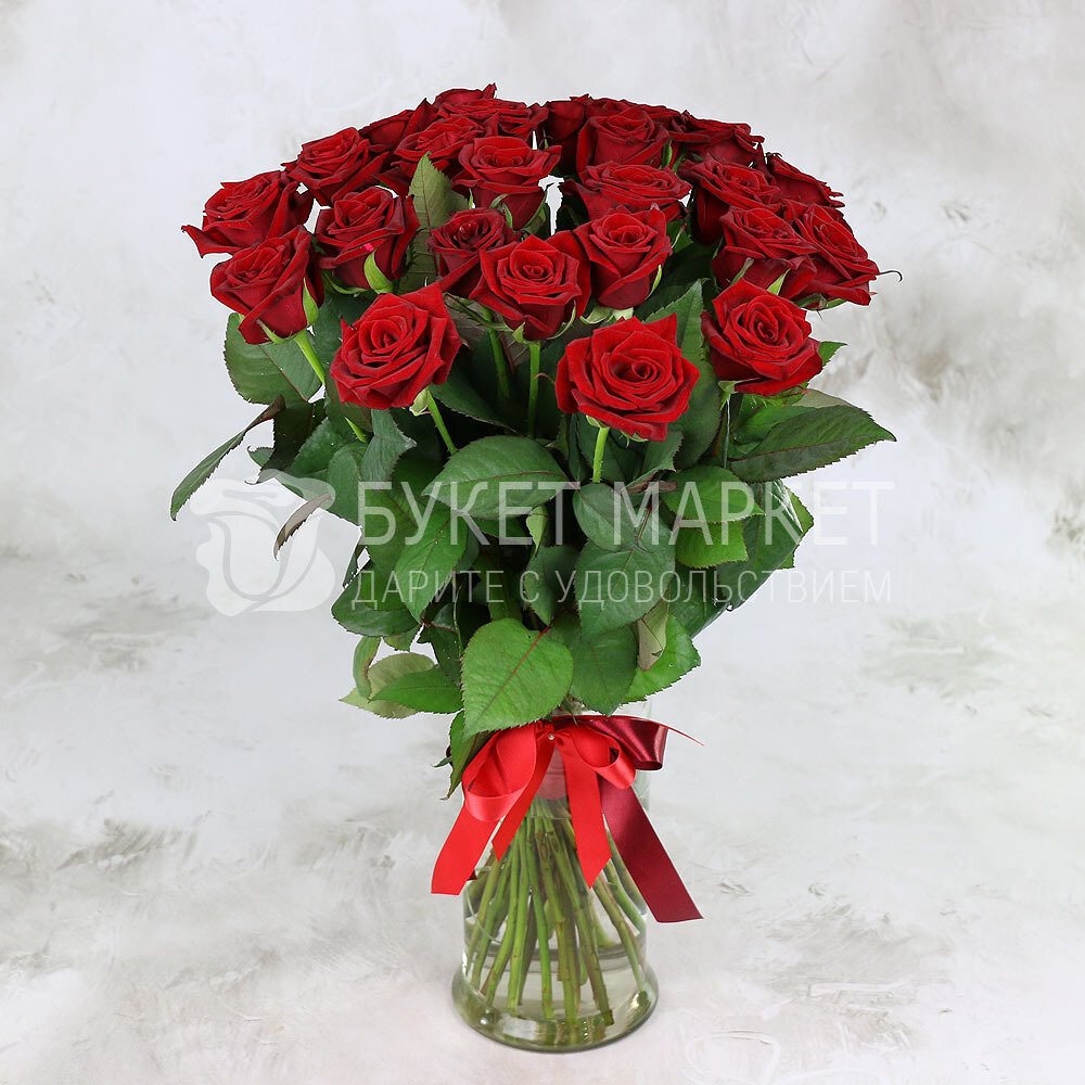 Букет Маркет "Ред Наоми", 50 см, на стеблях, красные розы, 25 шт.