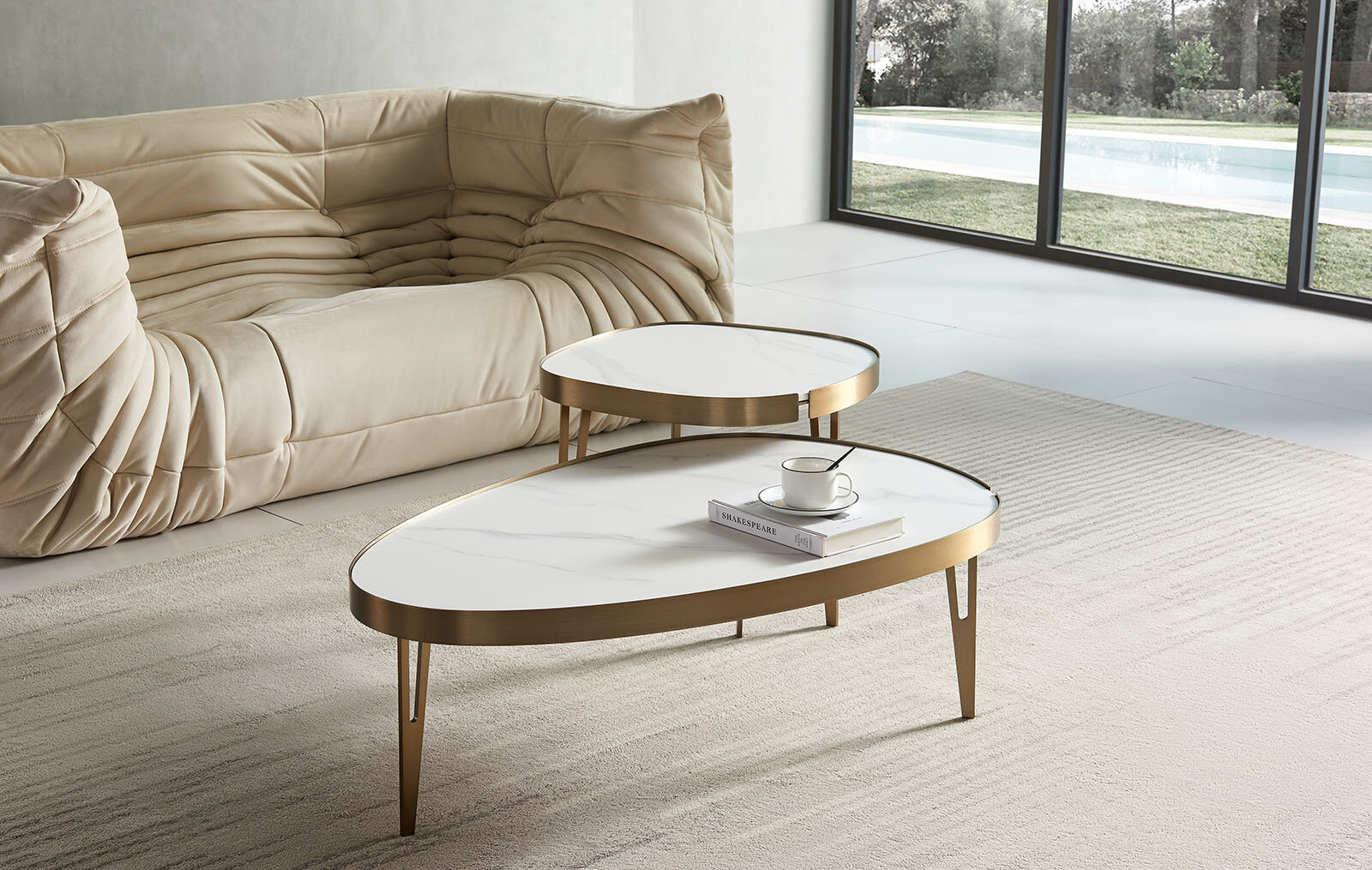 Стол журнальный Zelda (55), белый камень/бронза