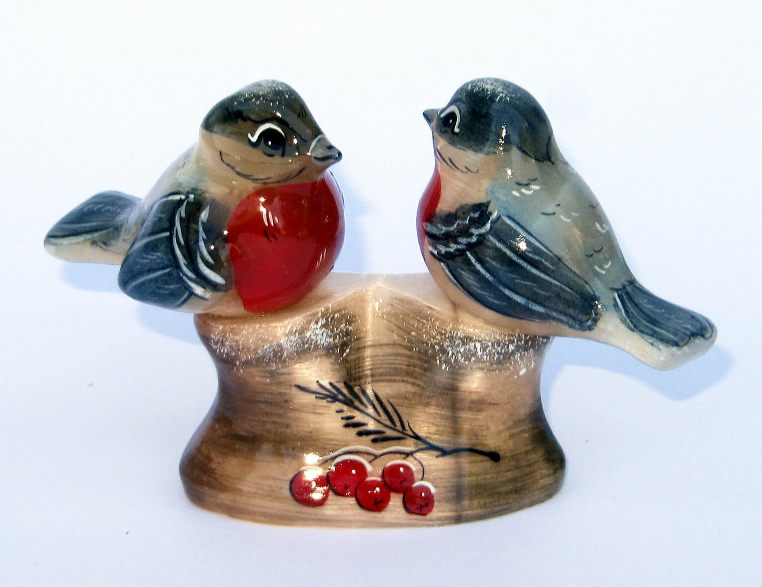 Фигурка новогодняя снегири из камня селенит. Ручная роспись Россия.