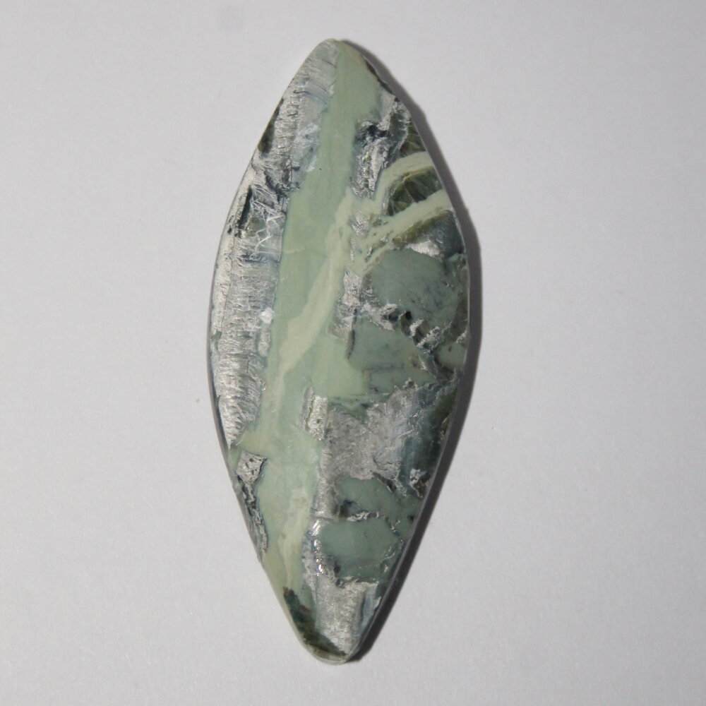 Коллекционный кабошон Пейзажный офит с Хризотилом, 52х21х4 мм, Урал, "True Stones"