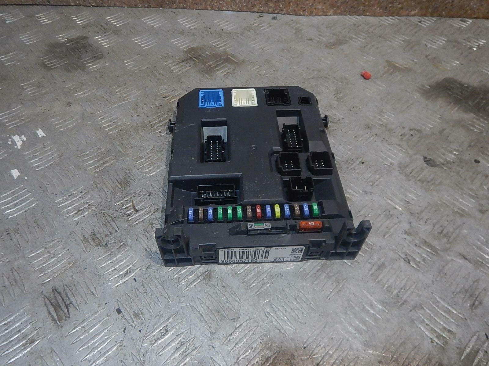 Б/У Блок предохранителей, Citroen (Ситроен)-C3 (09-16) CITROEN C3 (09-16) салона без повреждений. 490542 Peugeot-Citroen ...