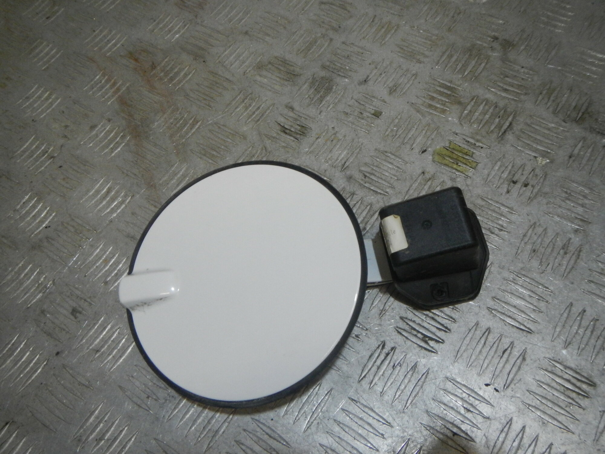 Б/У Лючок бензобака, Opel (Опель)-ASTRA H (04-) OPEL ASTRA H (04-) 3 двери Мелкие царапины. 516426 GENERAL MOTORS арт. 13...