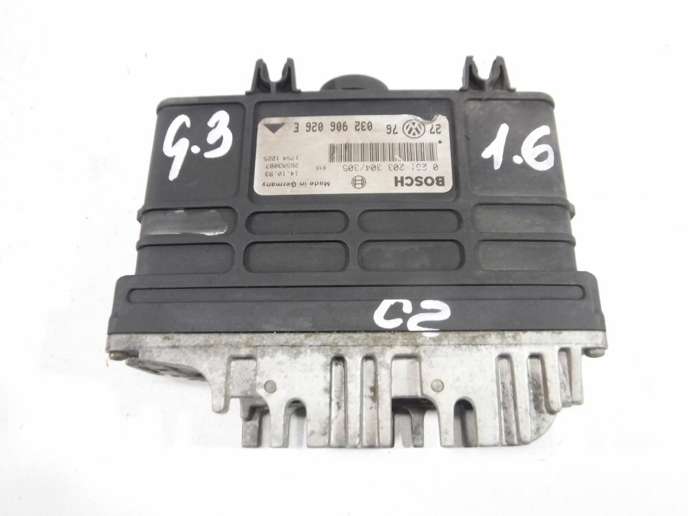 Блок управления двигателем VW Golf III 032906026E