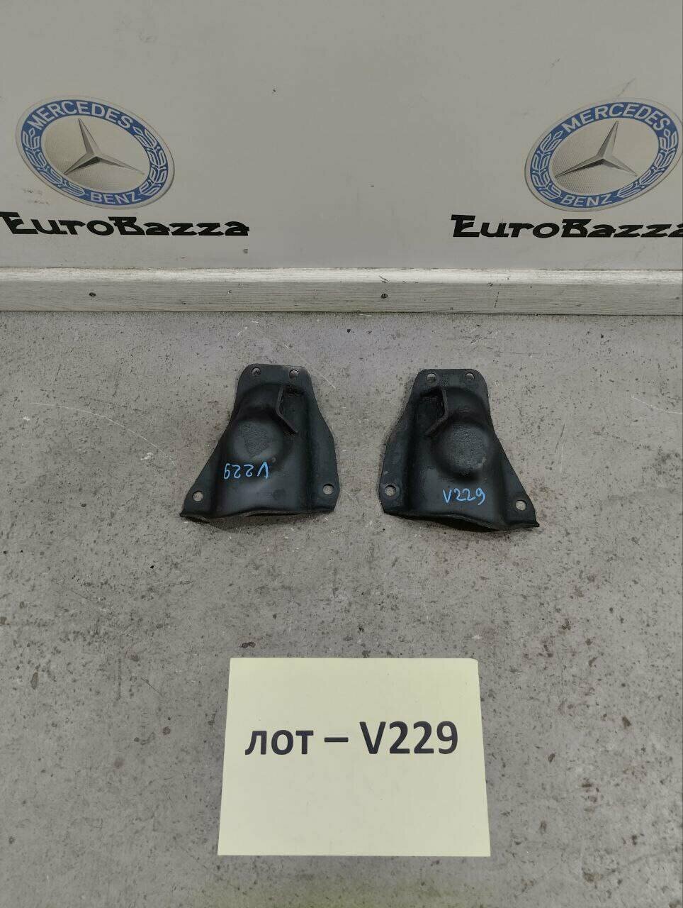 Кронштейн передней рессоры Mercedes Sprinter W906 A9063221109