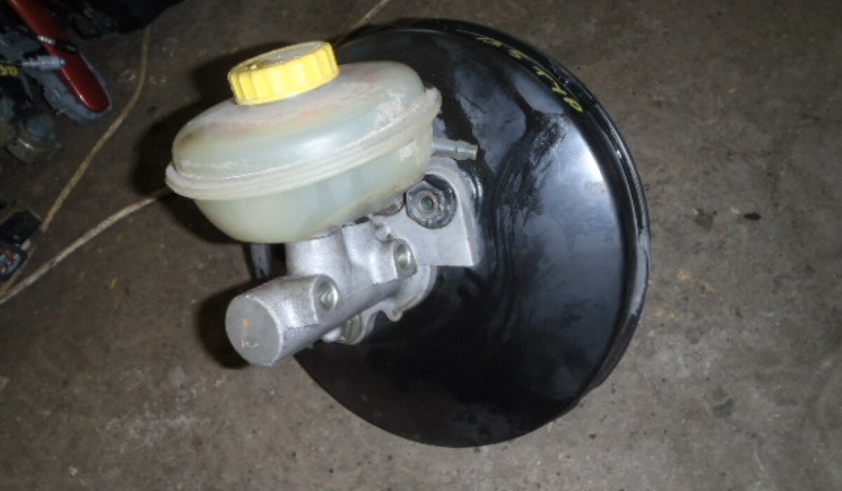 Цилиндр тормозной главный Passat (B5) Volkswagen