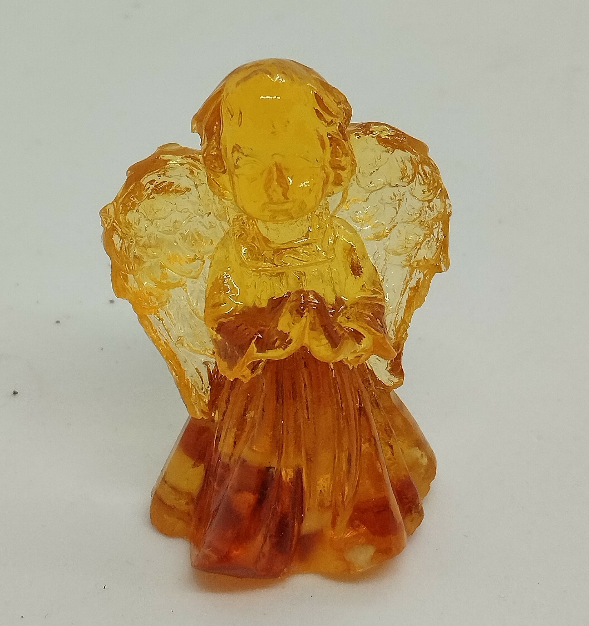 Янтарная фигурка Ангел со сложенными ладонями ,10 г