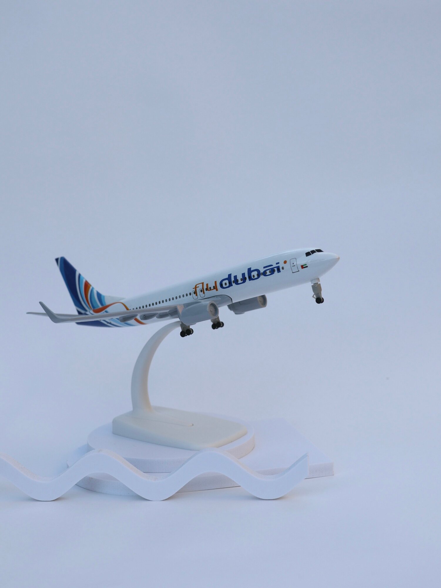 Металлическая модель самолета Flydubai