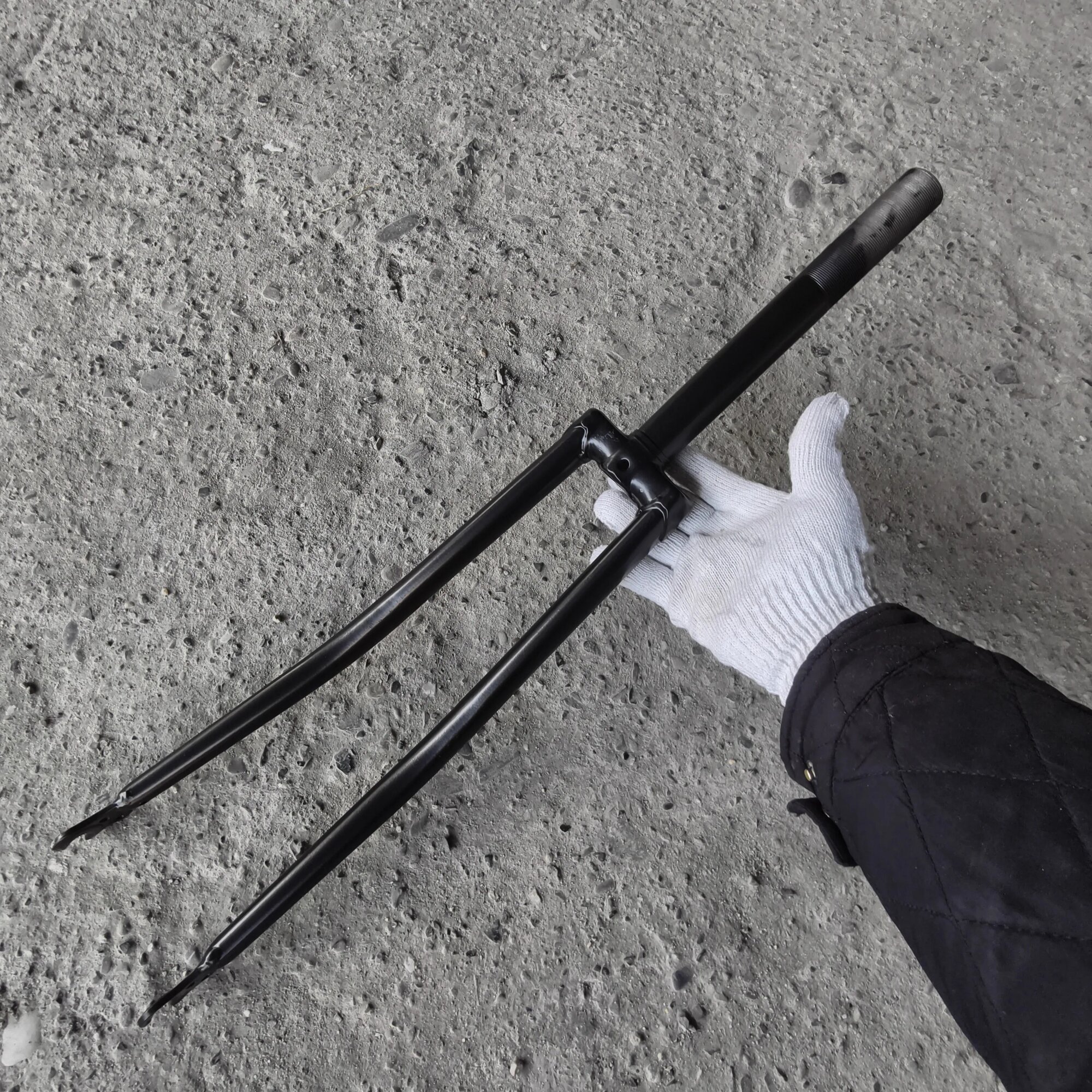 Передняя вилка велосипеда 700c стальная черная 25.4*200 мм