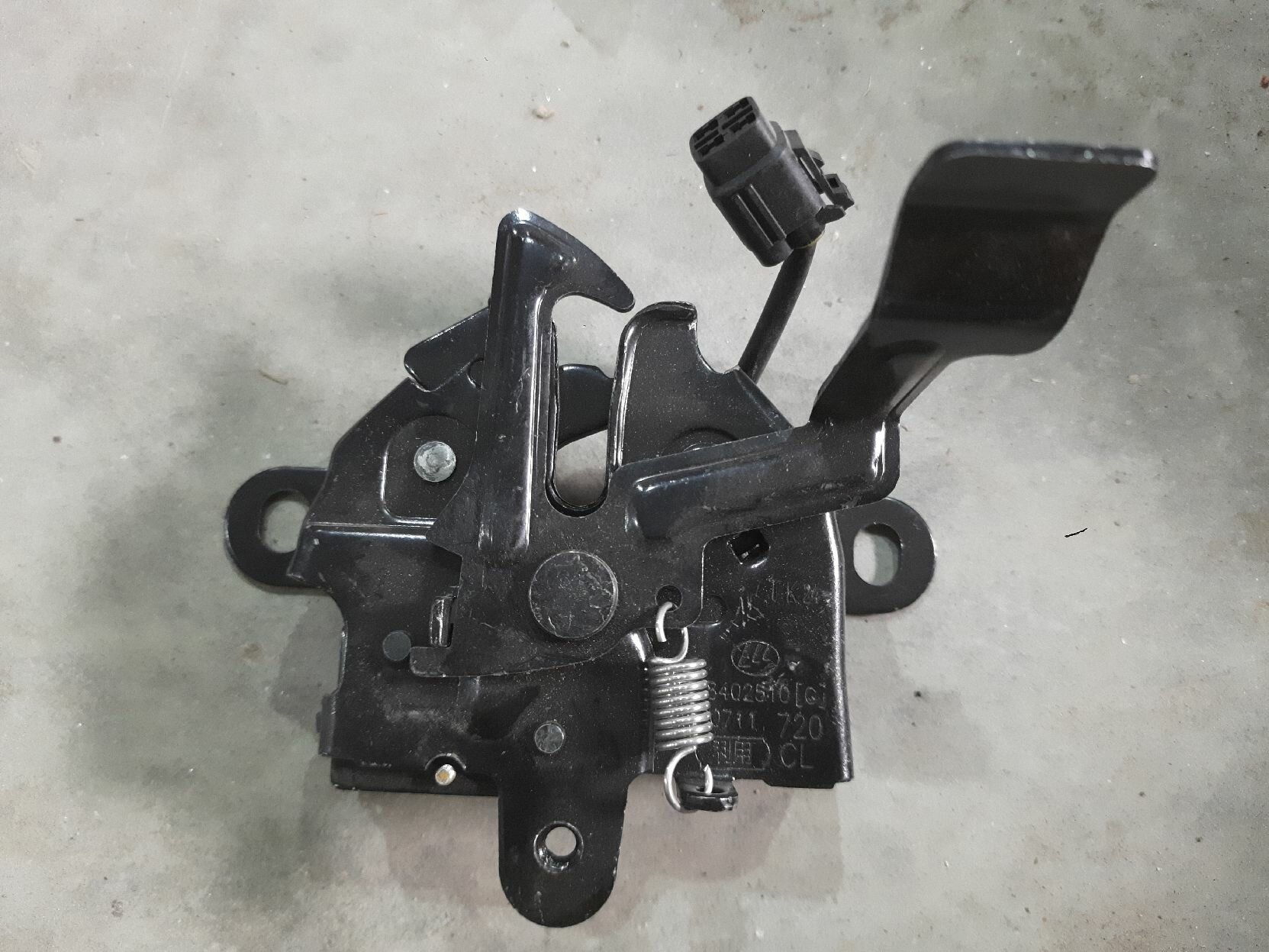 Замок капота Lifan Cebrium [1.8 16V 5MT седан] C8402510