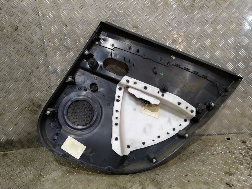Обшивка двери задней левой RENAULT CLIO 2005 2012 8200293858G