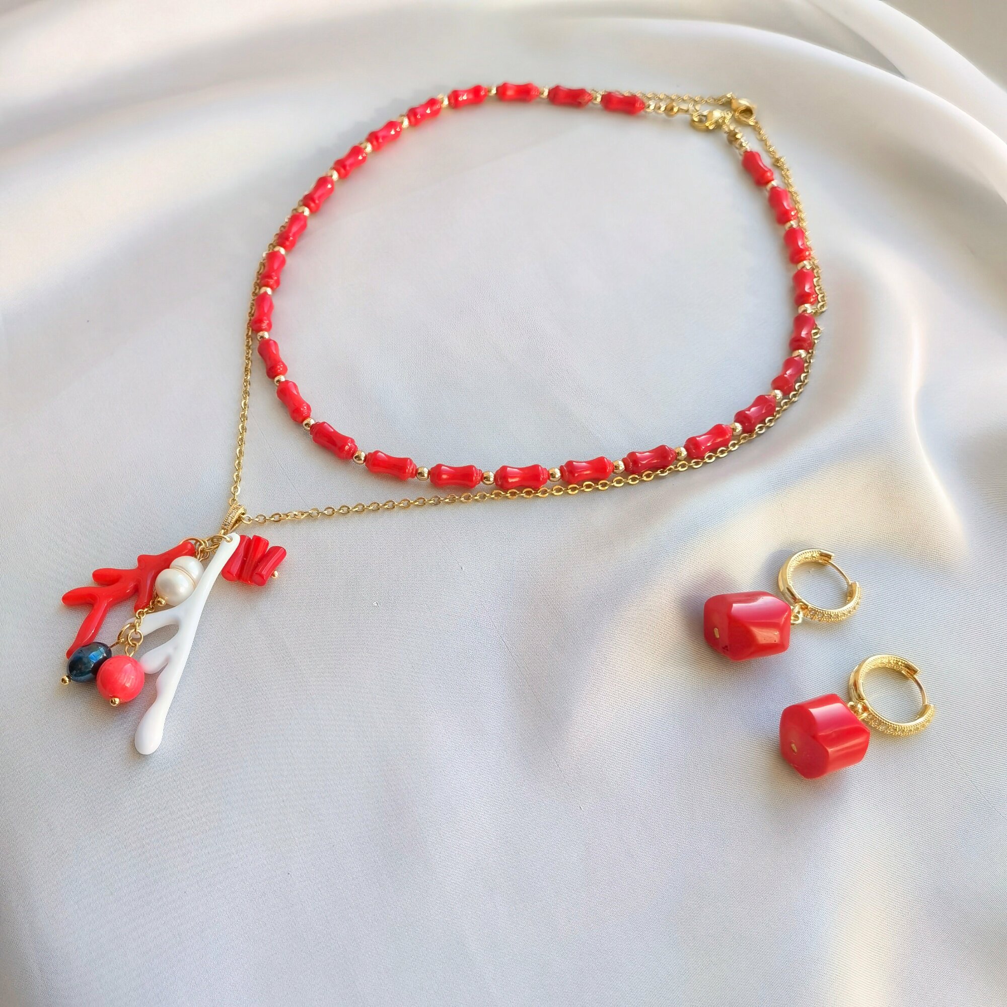 Комплект бижутерии: подвеска, чокер, серьги, коралл, жемчуг культивированный