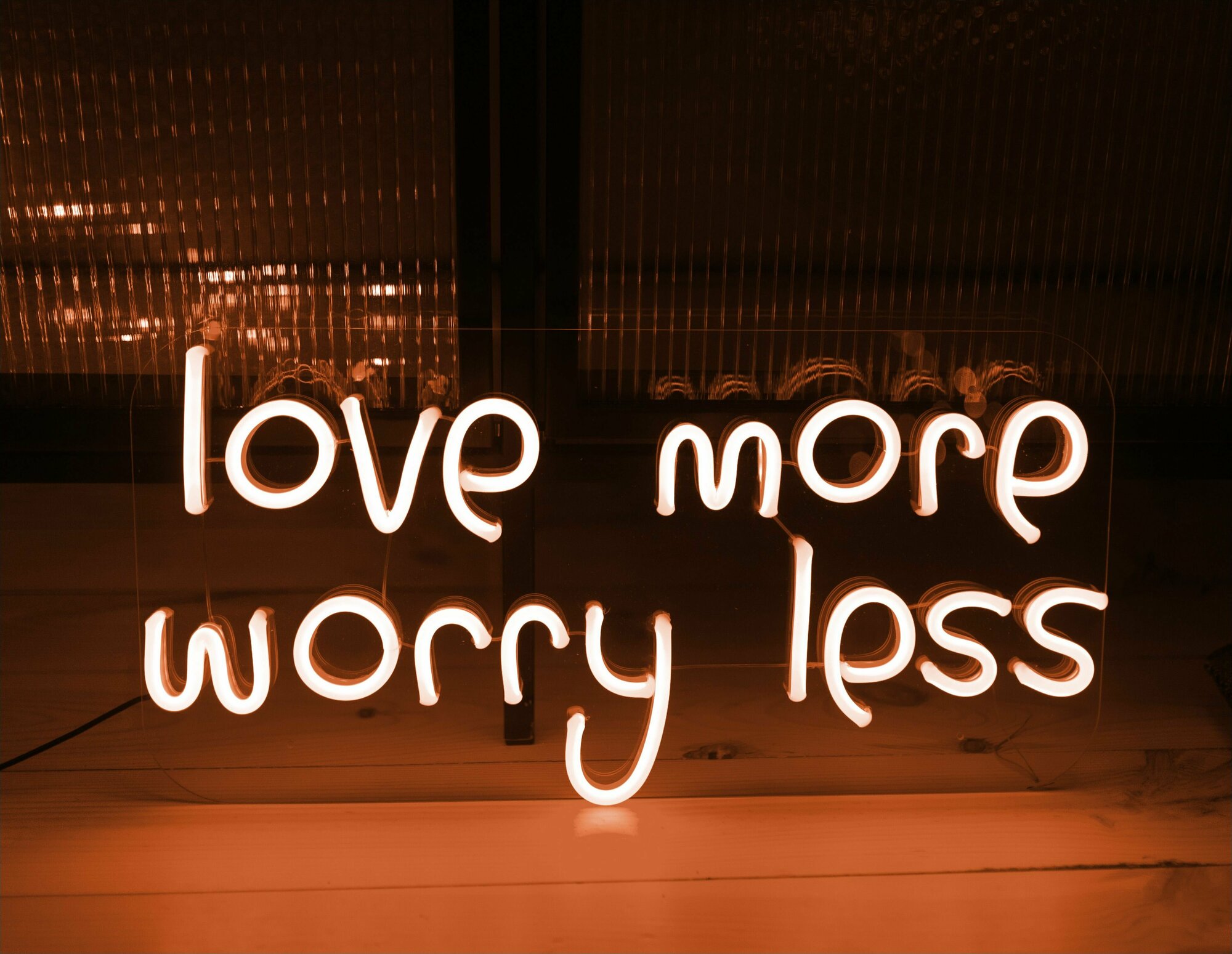 Табличка неоновая love more worry less 60x30 см, желтая