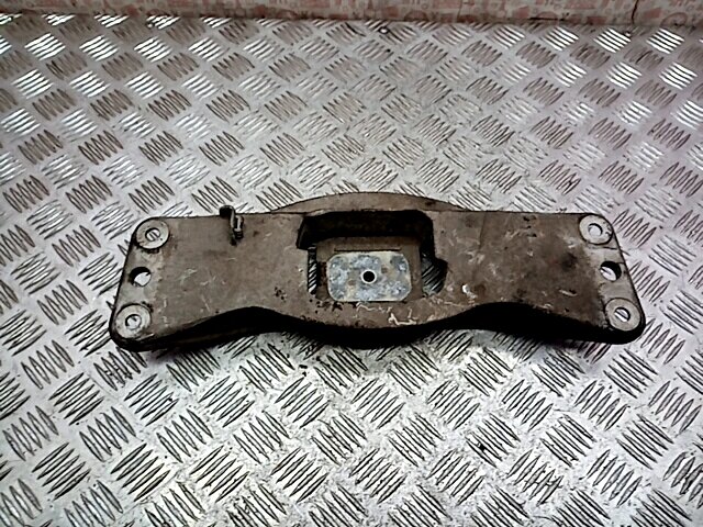 Кронштейн (крепление лапа траверса) кпп BMW 5-Series (E60/E61) 22316769634 арт. 405425