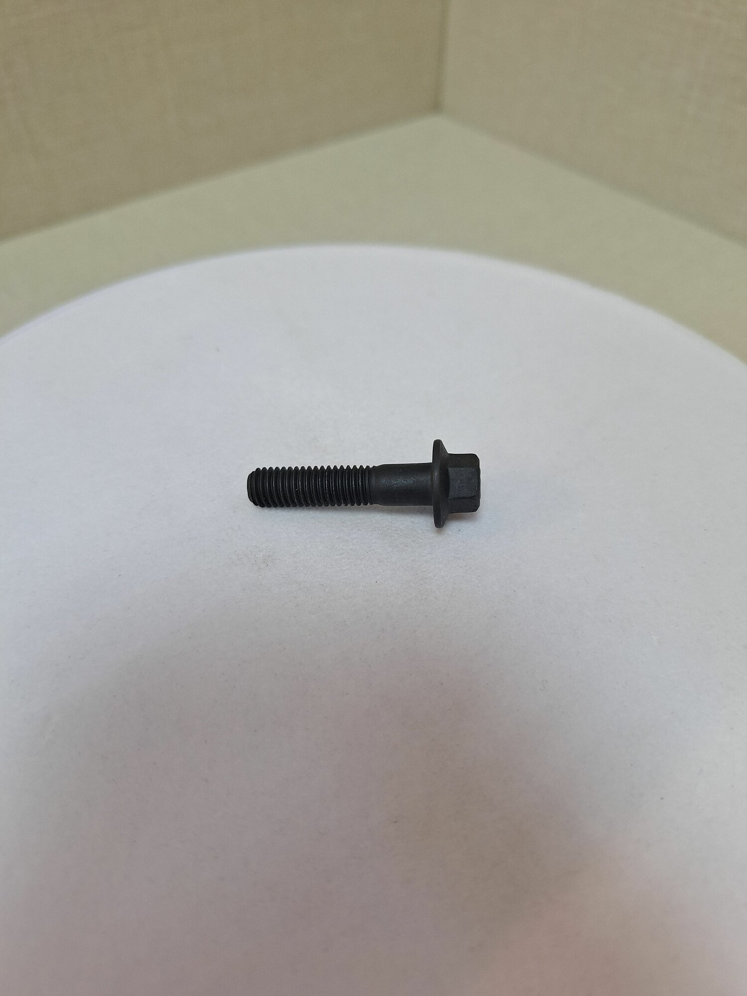 4903110 Болт М8*1,25*35 крепления форсунки ISF3.8