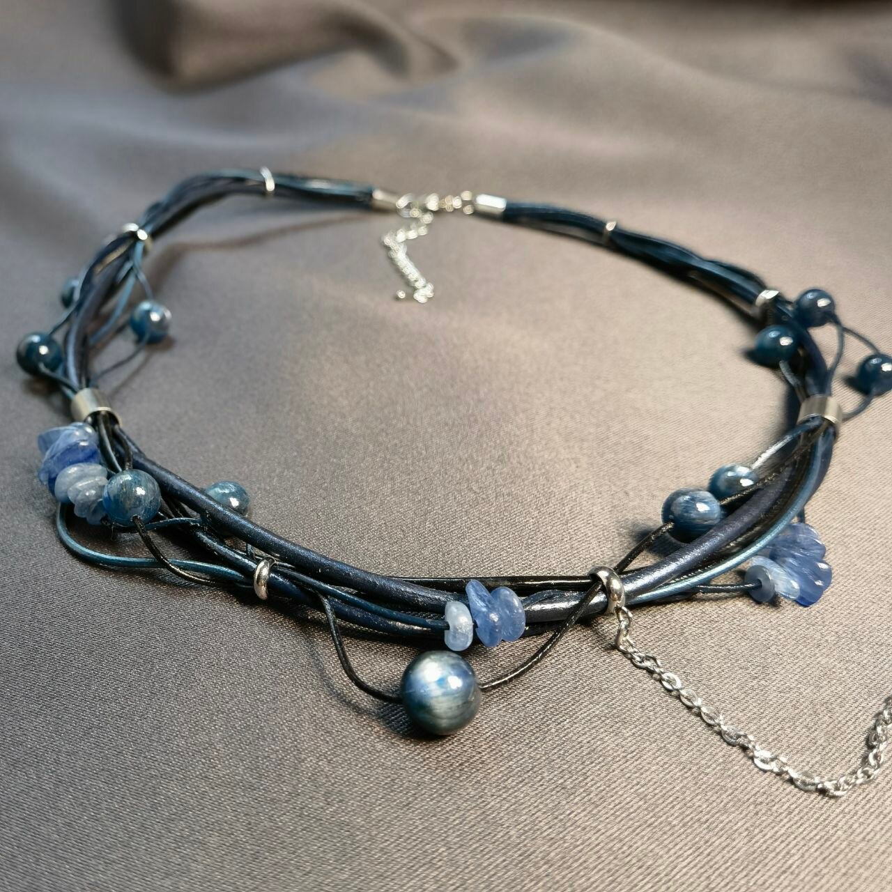 Серьги Камни Елены, кианит, кожа, черный, синий — фото 1