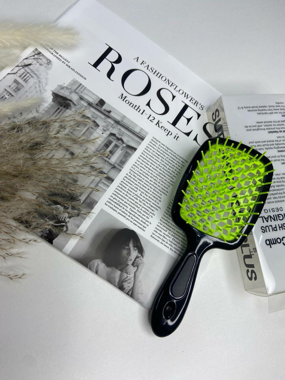 Массажная скелетная расческа для волос Салатовая