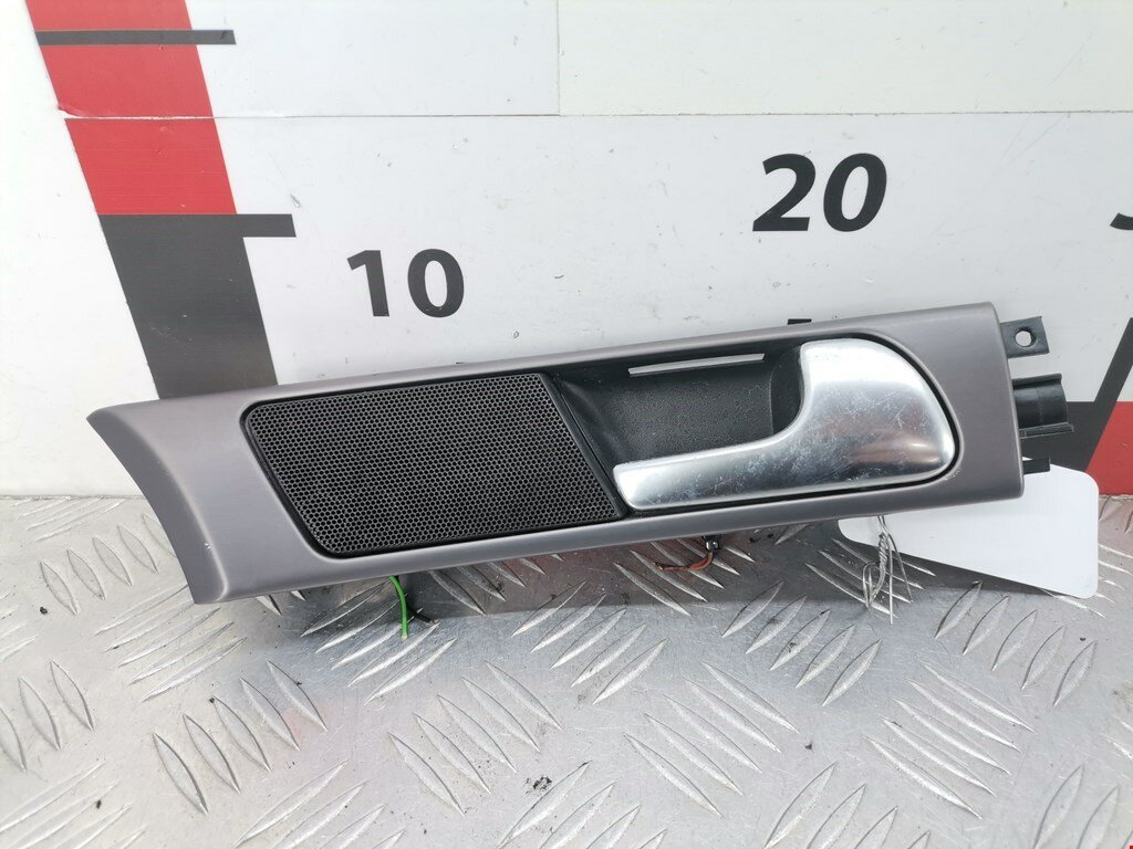Ручка двери внутренняя передняя правая Audi A6 C5 4B1837020B арт. 1736986