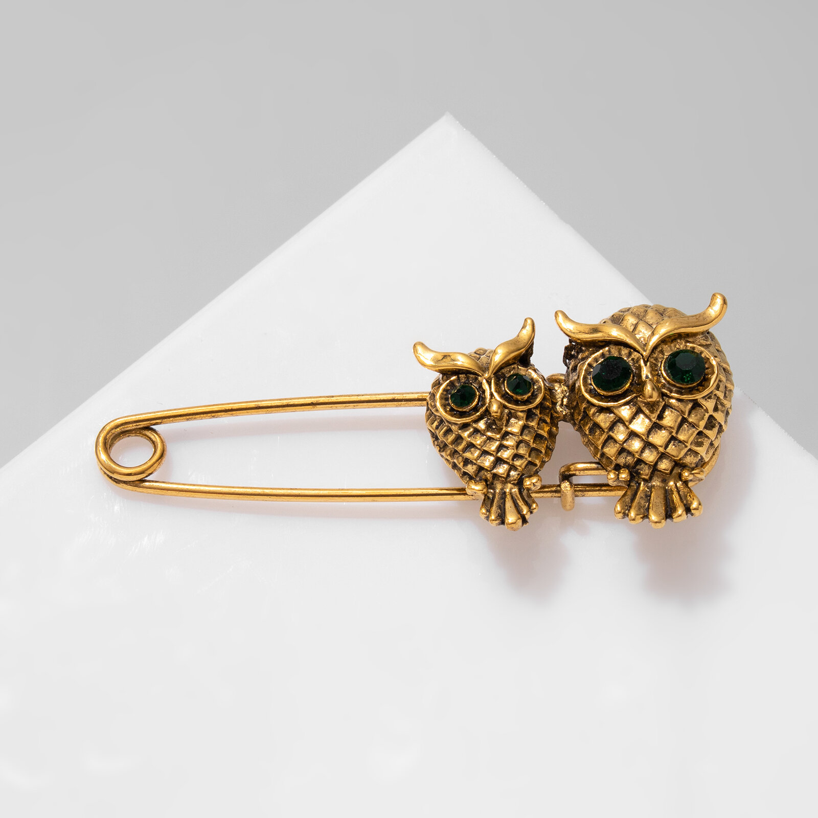 Брошь Queen Fair