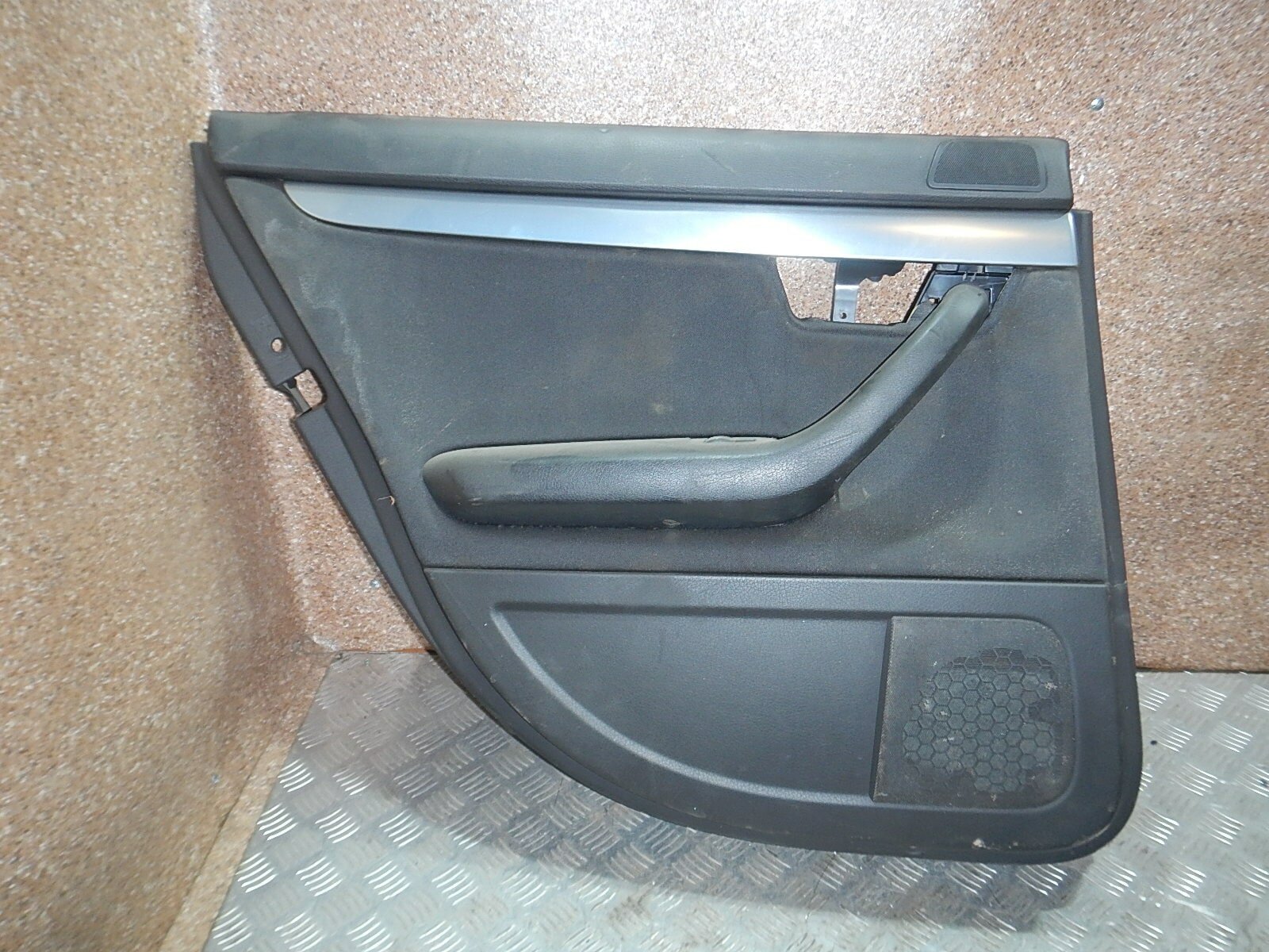 Б/У Обшивка двери задней левой, Audi (Ауди)-А4 (B7) (05-07) AUDI A4 (B7) (05-07) с кнопкой стекл-ка без видимых поврежден...