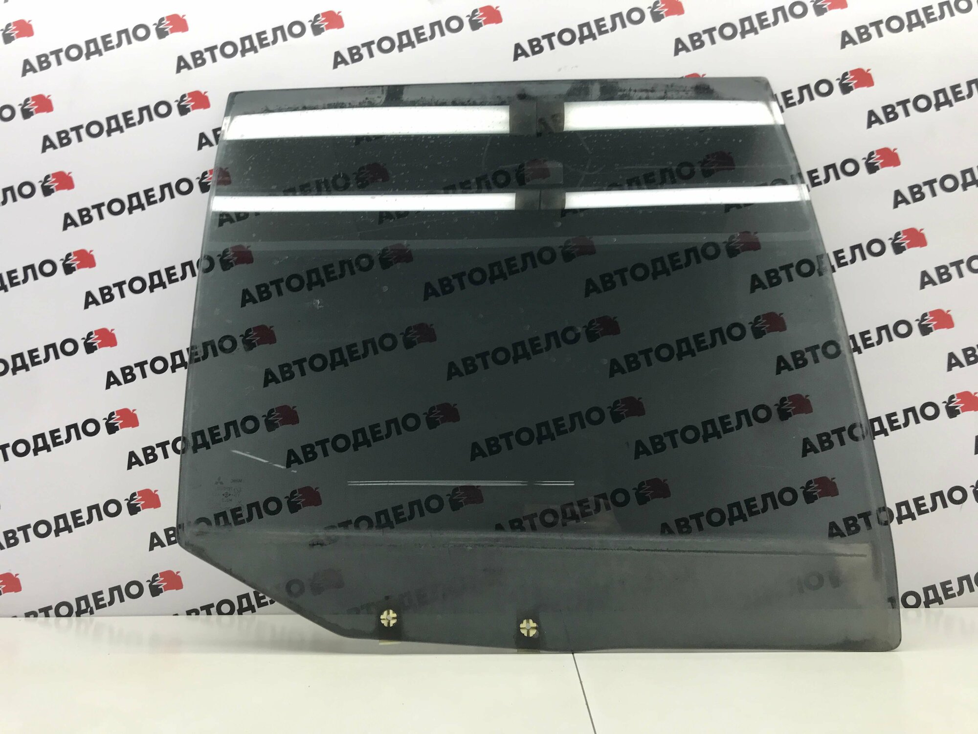 Стекло двери заднее правое Mitsubishi Libero CD5W